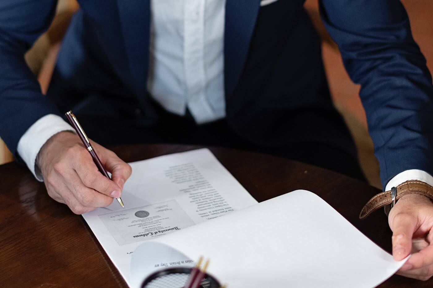 Understanding Contract Drafting & Review in the UAE: Legal Framework ...